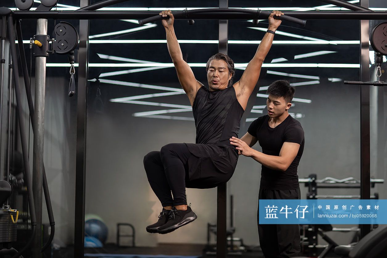 成熟男士上私教课 蓝牛仔影像 中国原创广告影像素材