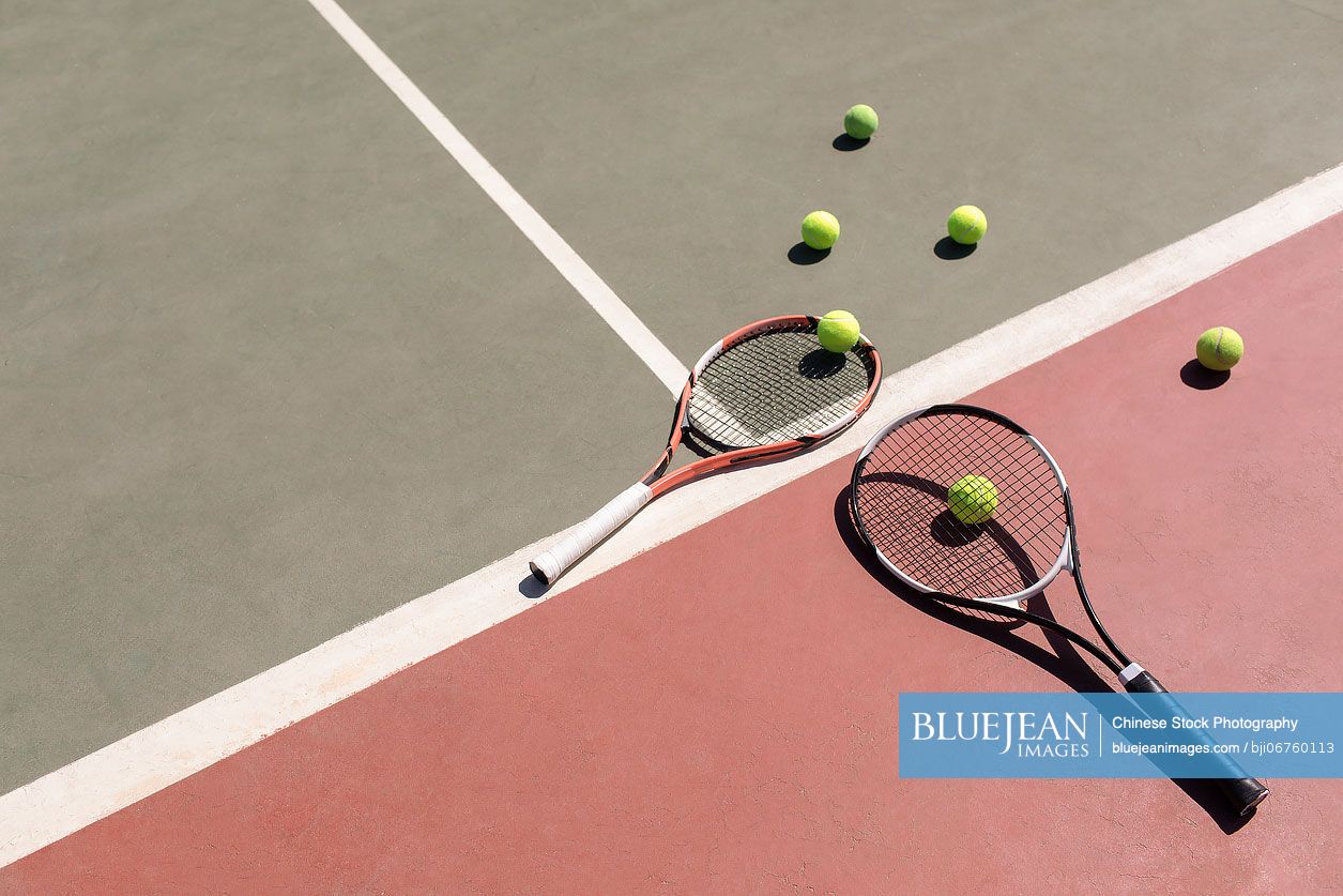 Tennis balls and tennis rackets-High-res stock photo for download