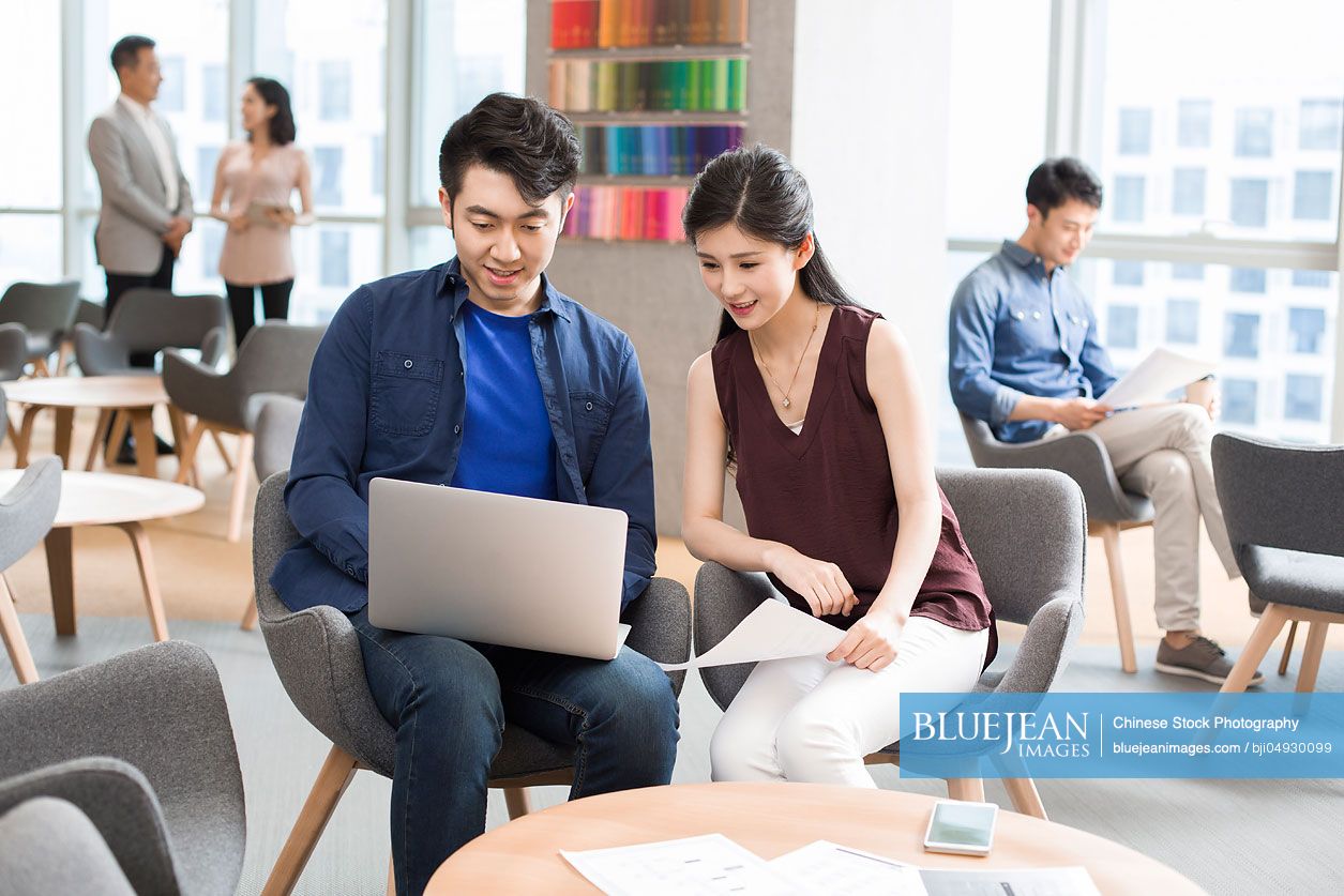 Chinese business people working in office-High-res stock photo for download