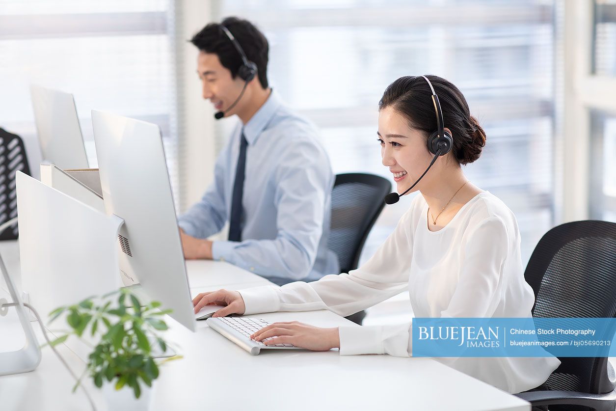 Young Chinese business people working in office-High-res stock photo for download