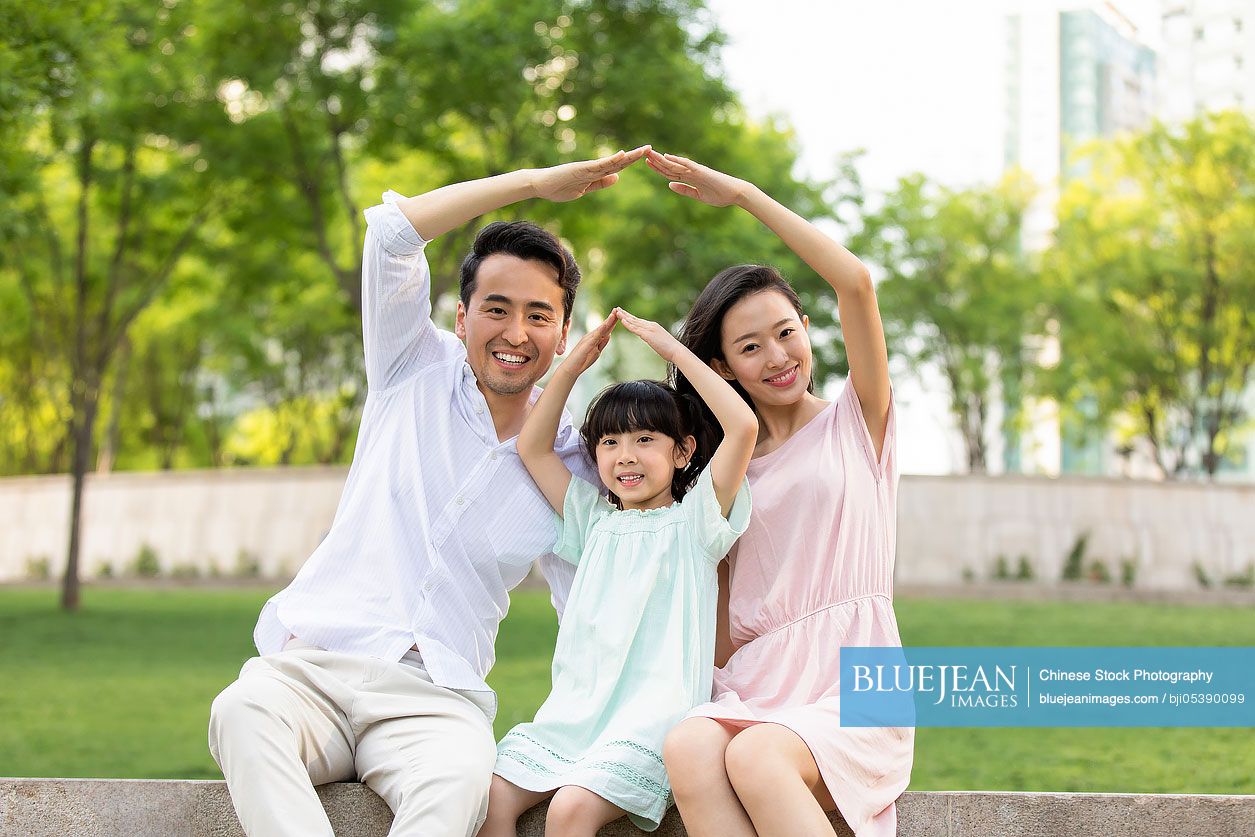 Portrait of happy young Chinese family-High-res stock photo for download