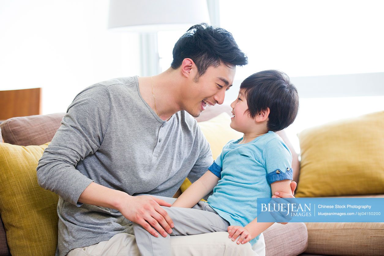 Cheerful Chinese father and son-High-res stock photo for download