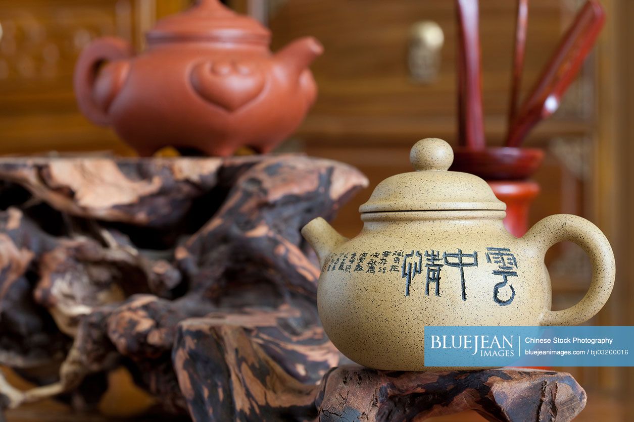 Elegant Chinese teapots-High-res stock photo for download