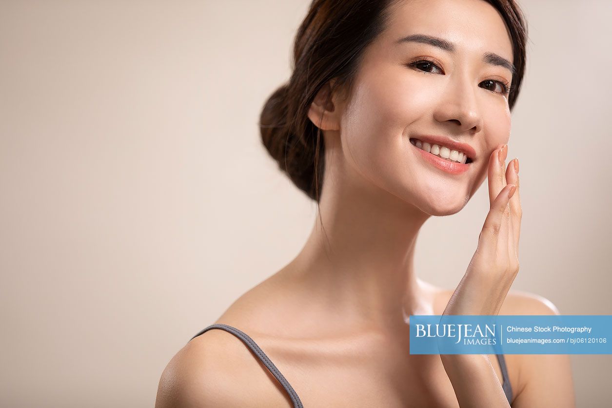 Beautiful young Chinese woman-High-res stock photo for download