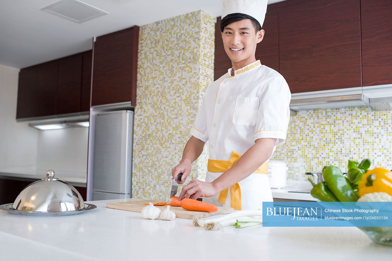 Chinese chef providing cooking service in customer's home-High-res ...