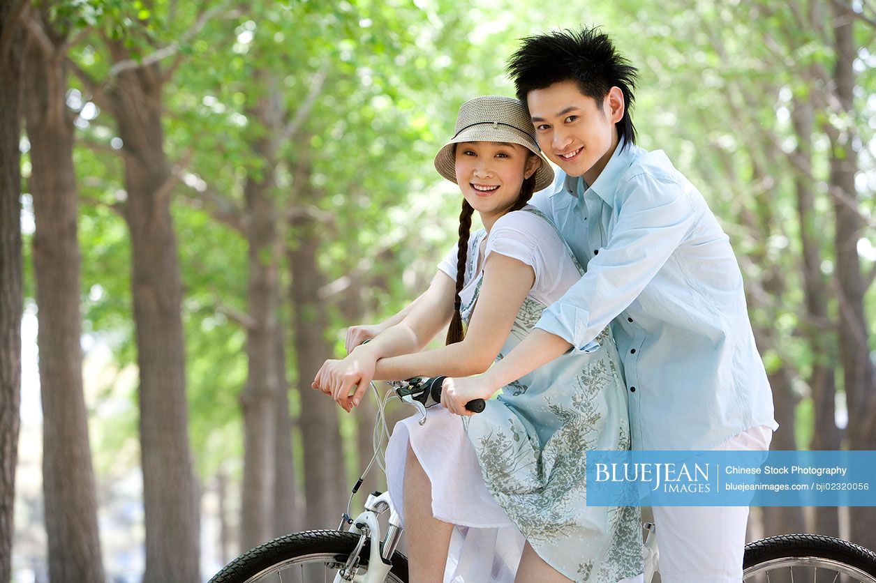 Happy young Chinese couple in the park-High-res stock photo for download