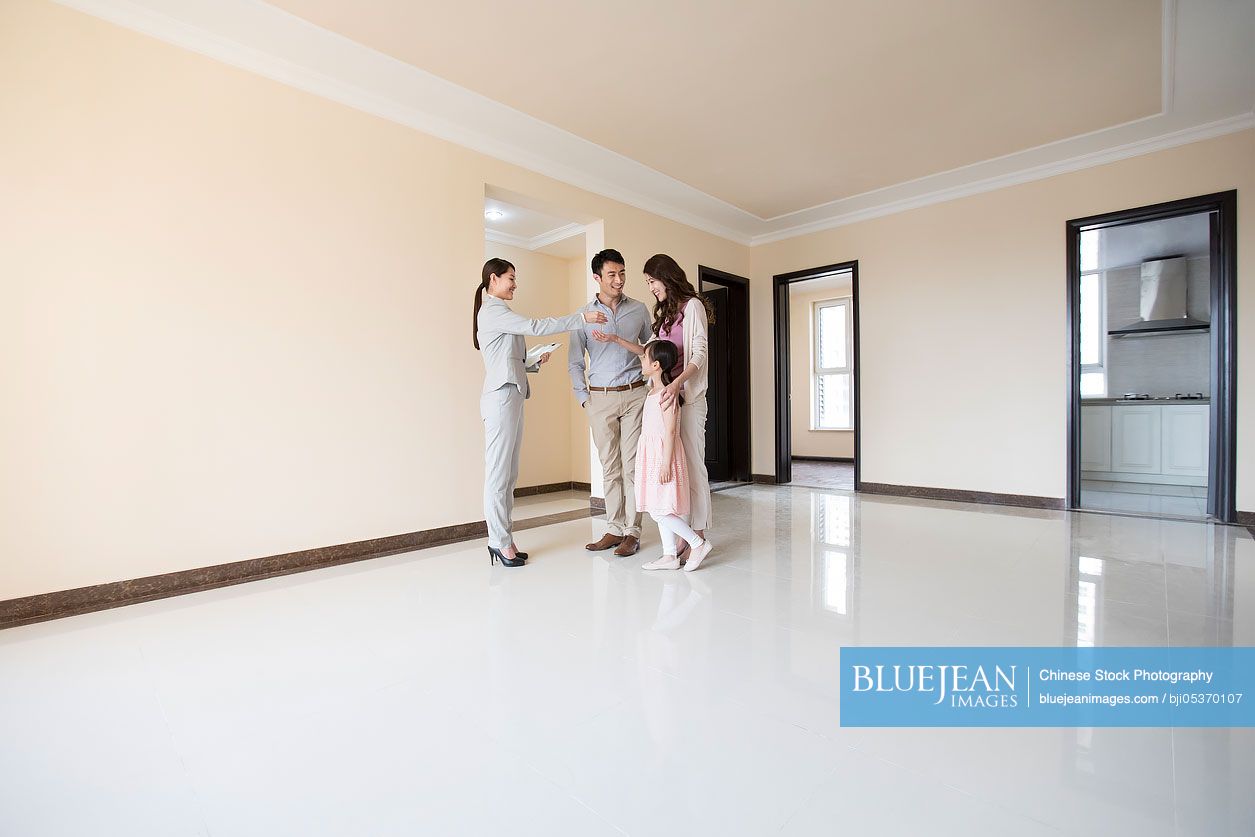 Chinese realtor giving Chinese family keys to new house-High-res stock photo for download