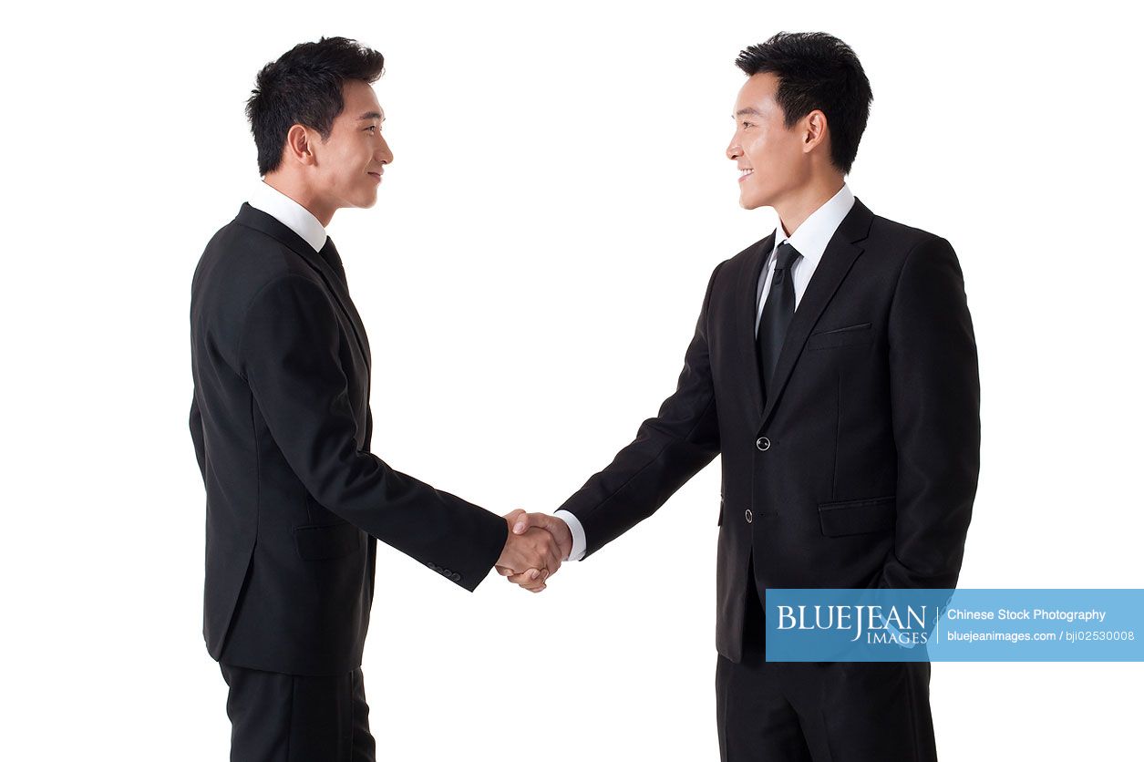 Chinese businessmen shaking hands-High-res stock photo for download