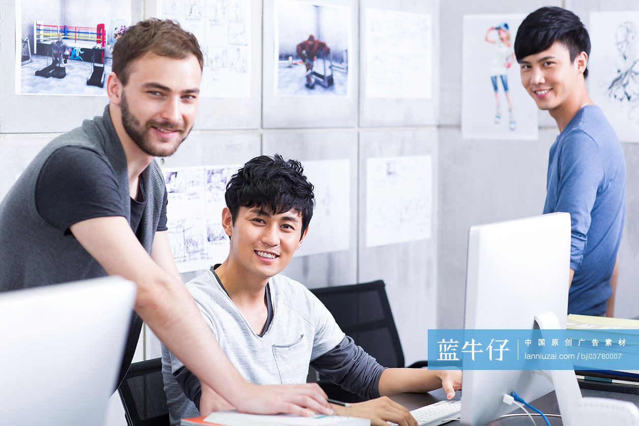 年轻人在办公室工作-蓝牛仔影像-中国原创广告影像素材
