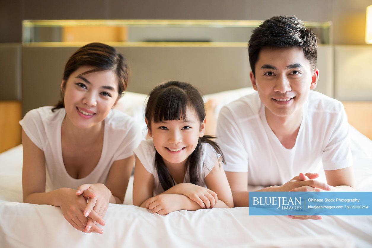 Portrait of happy young Chinese family-High-res stock photo for download