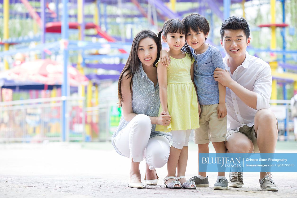 Portrait of happy young Chinese family-High-res stock photo for download
