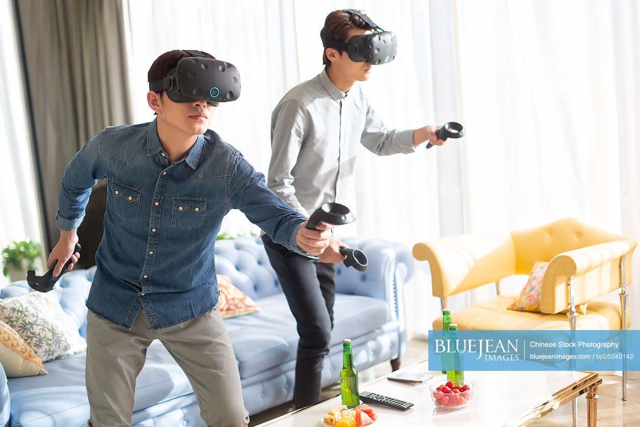 Young Chinese friends playing VR game-High-res stock photo for download