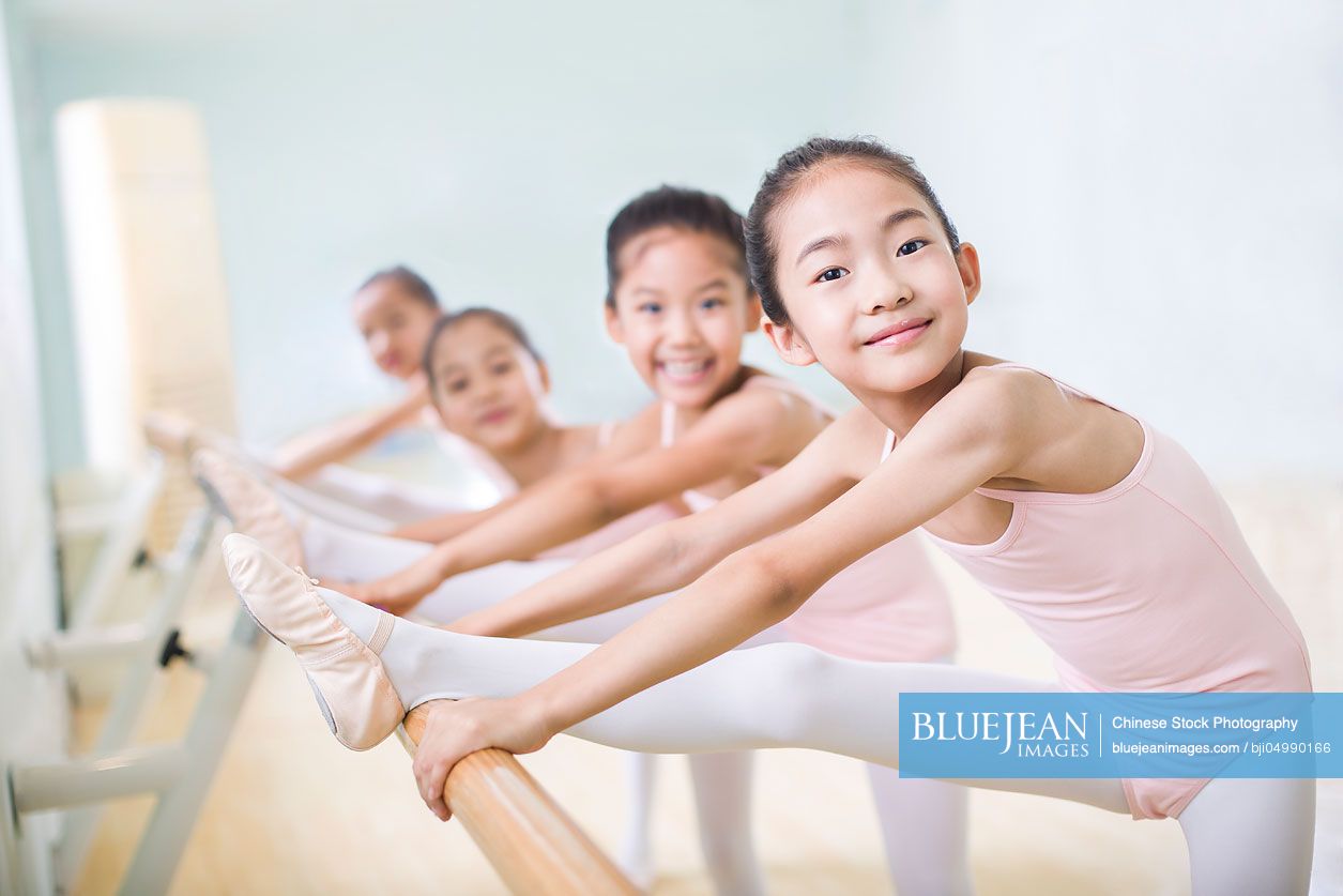 Little Chinese girls practicing ballet-High-res stock photo for download