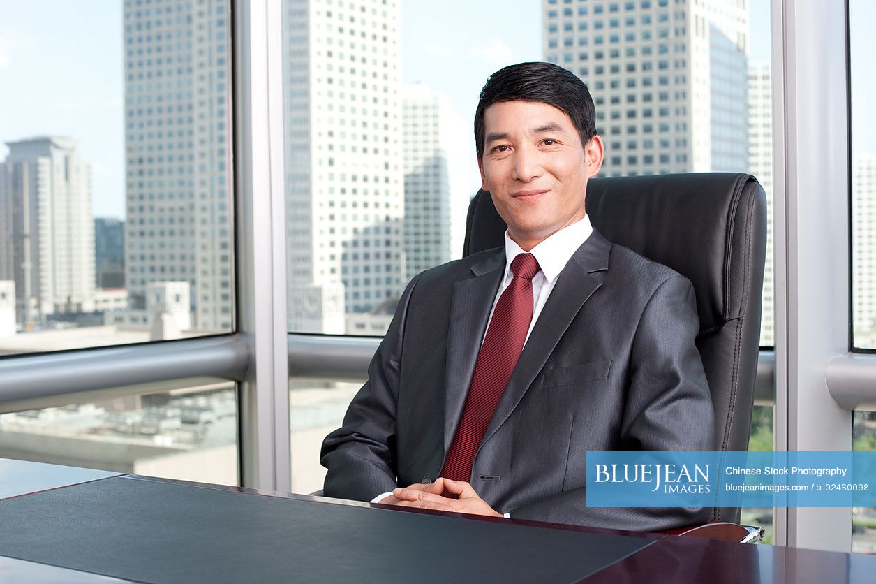 Portrait of a Chinese businessman-High-res stock photo for download