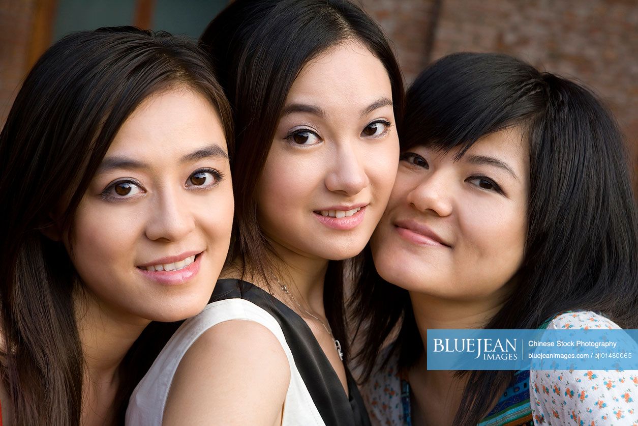 Portrait of three Chinese girl friends-High-res stock photo for download