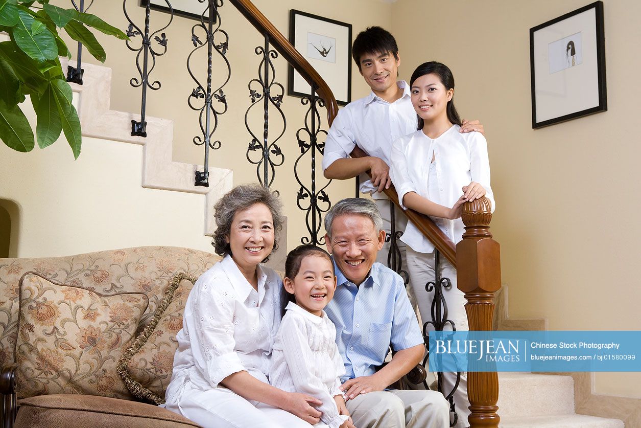 Portrait of a big Chinese family-High-res stock photo for download