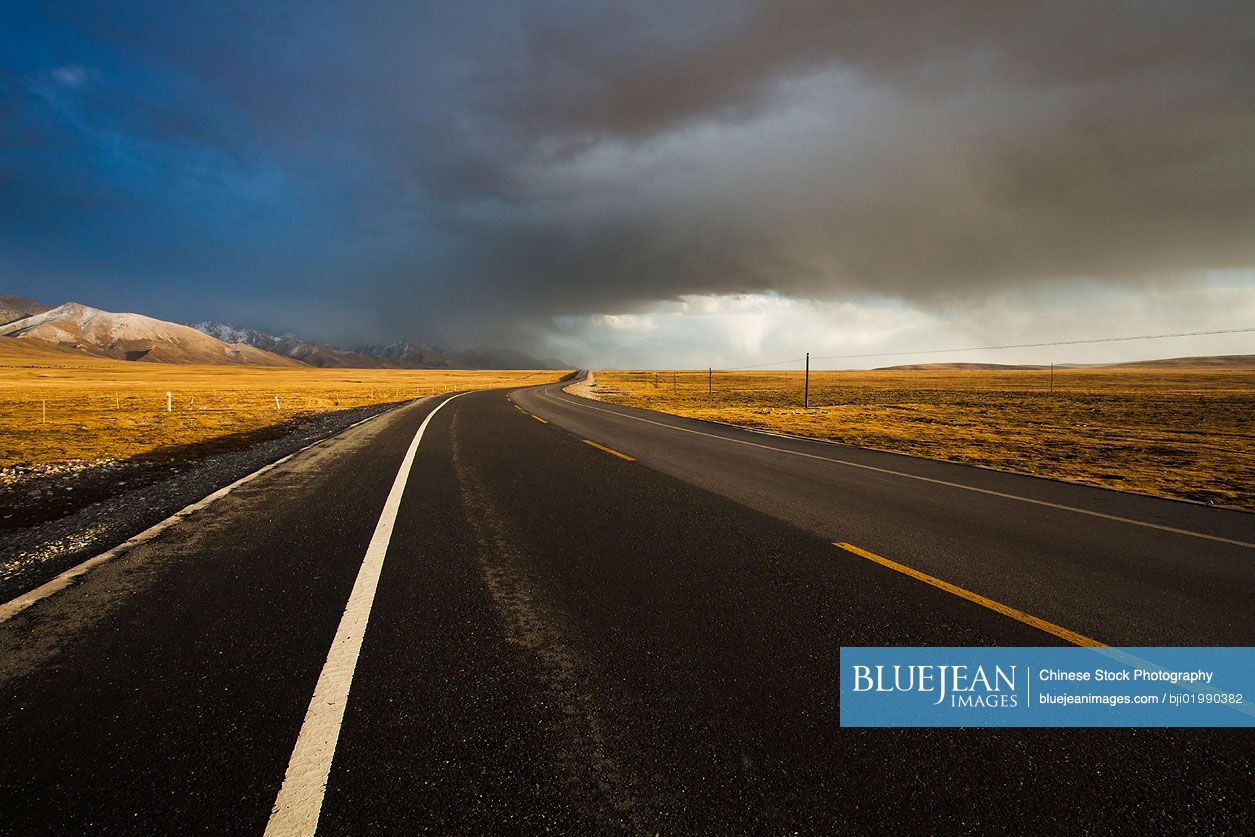 Highway in Qinghai province-High-res stock photo for download