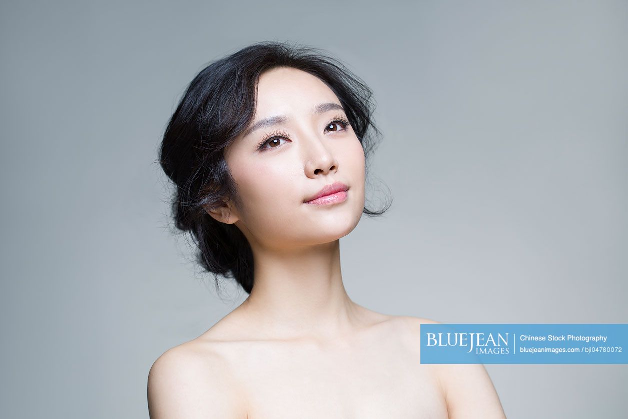 Beautiful young Chinese woman-High-res stock photo for download