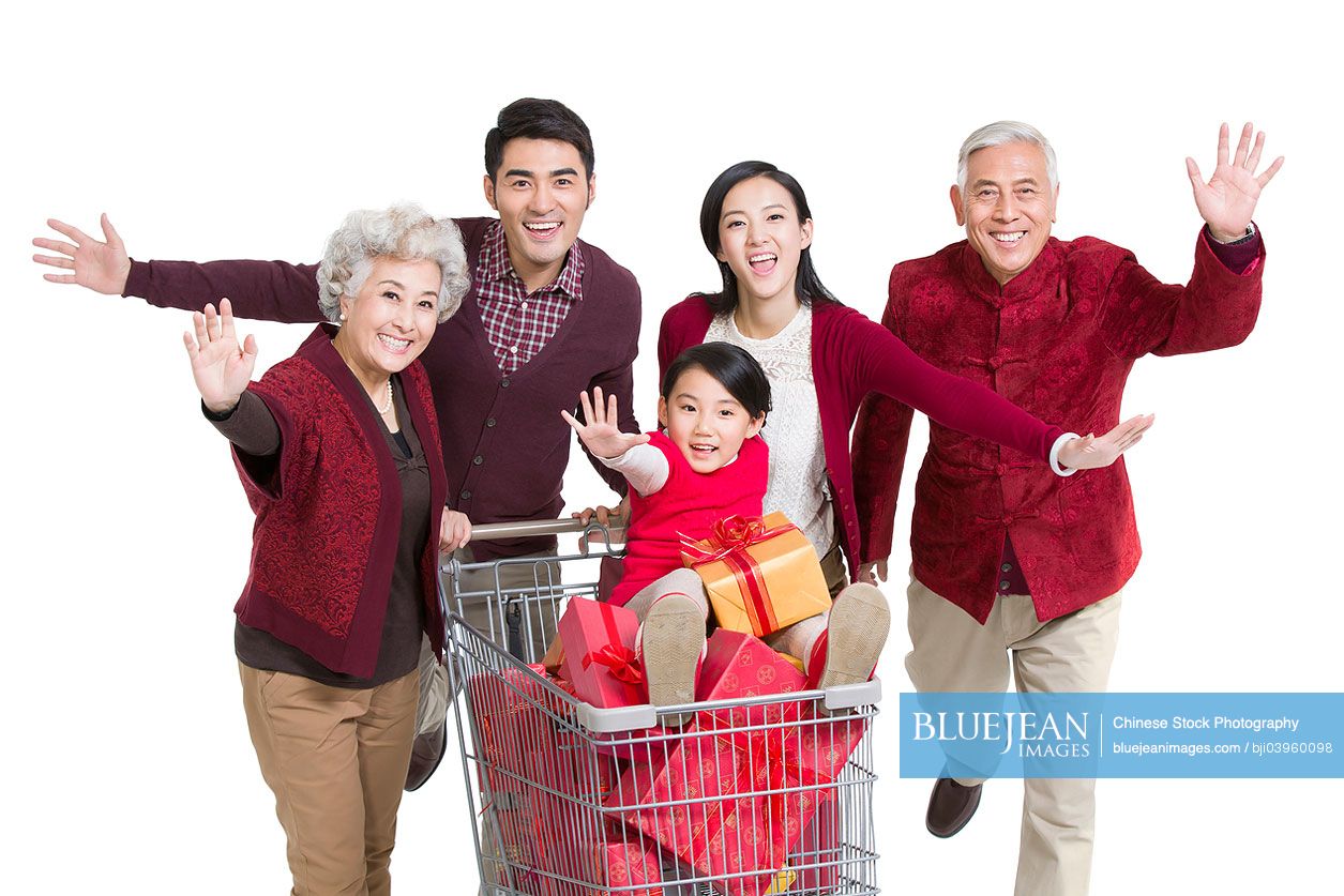 Happy Chinese family shopping-High-res stock photo for download