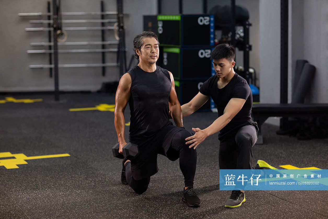 成熟男士上私教课 蓝牛仔影像 中国原创广告影像素材