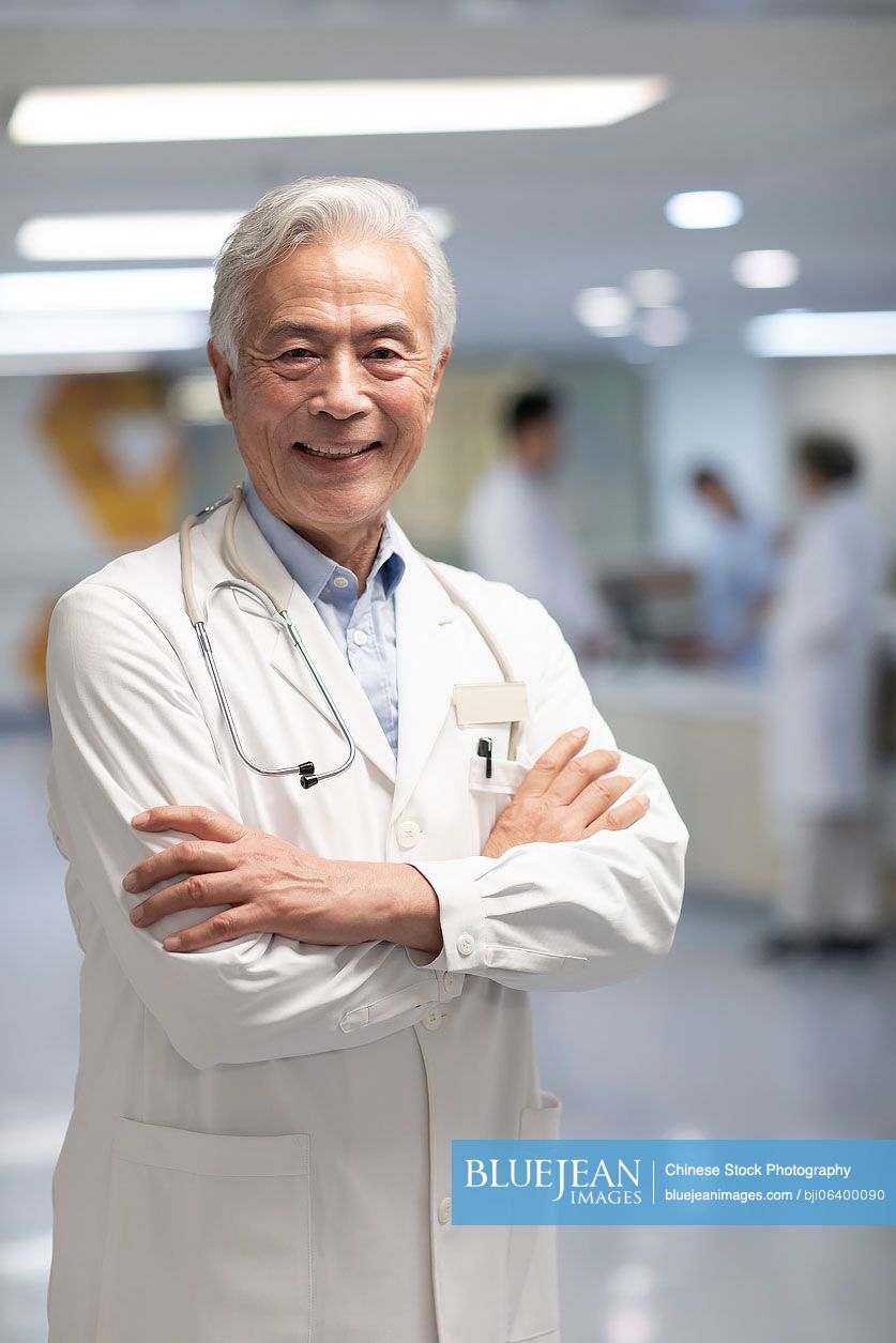 Portrait of senior Chinese doctor-High-res stock photo for download