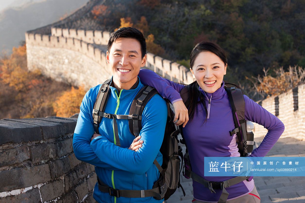年轻情侣到长城旅游 蓝牛仔影像 中国原创广告影像素材