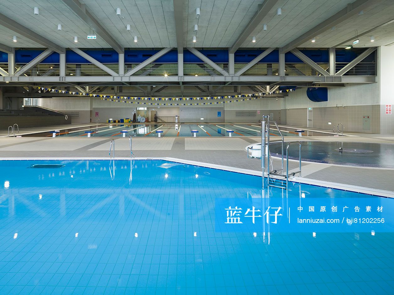 Indoor pools in health club-蓝牛仔影像-中国原创广告影像素材