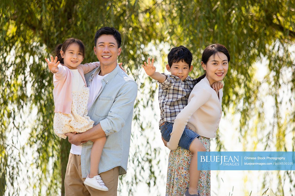 Portrait of happy young Chinese family-High-res stock photo for download