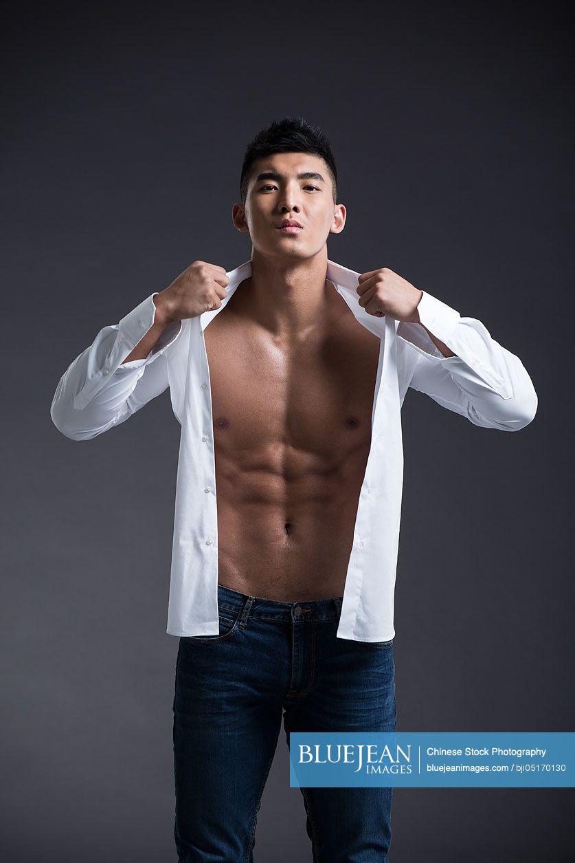 Portrait of young Chinese muscular man-High-res stock photo for download