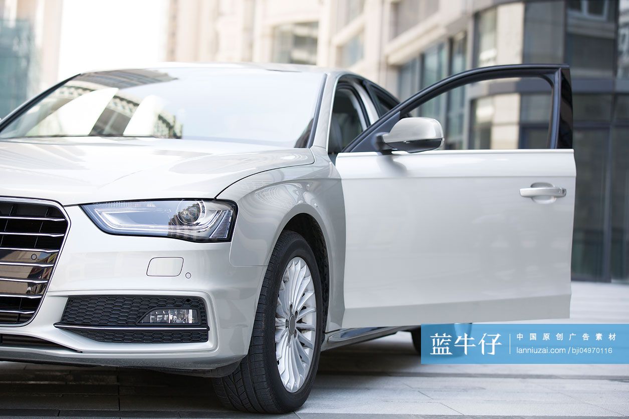 打开的汽车车门 蓝牛仔影像 中国原创广告影像素材