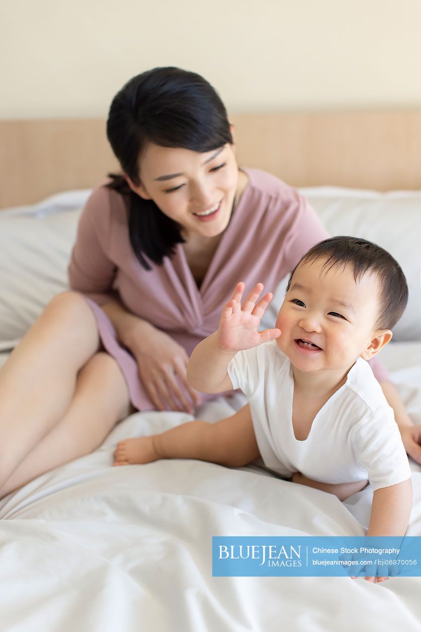 Young Chinese mother playing with baby-High-res stock photo for download