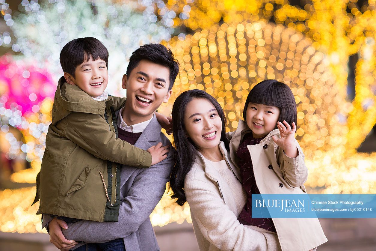 Portrait of cheerful young Chinese family-High-res stock photo for download