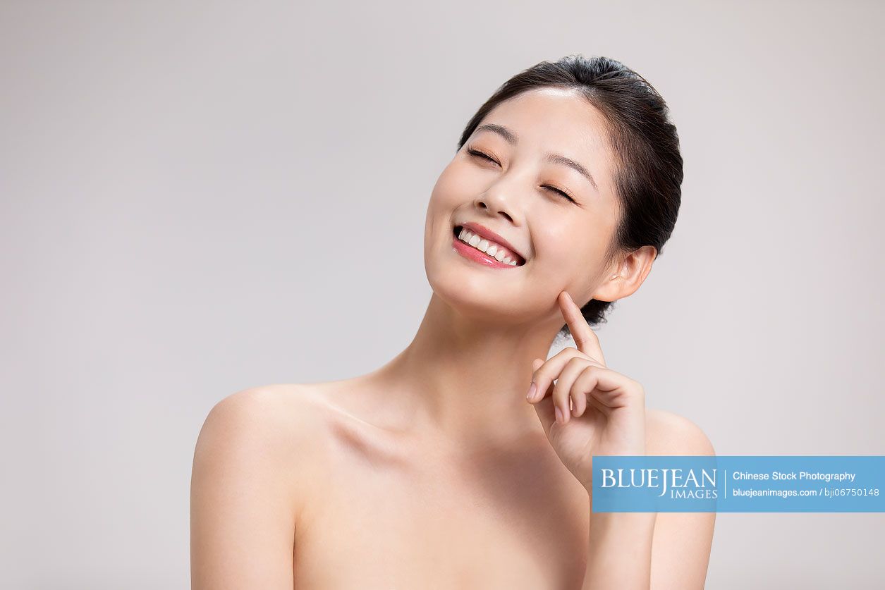 Studio shot of beautiful young Chinese woman-High-res stock photo for download