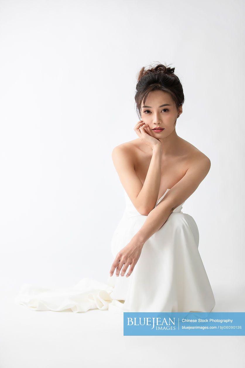 Beautiful young Chinese woman in evening gown-High-res stock photo for download