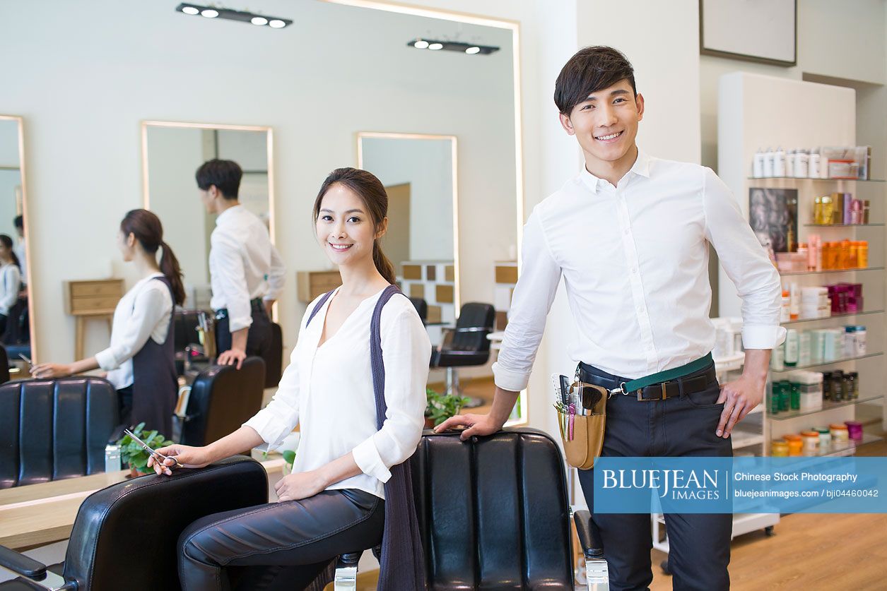 Chinese barbers in barber shop-High-res stock photo for download