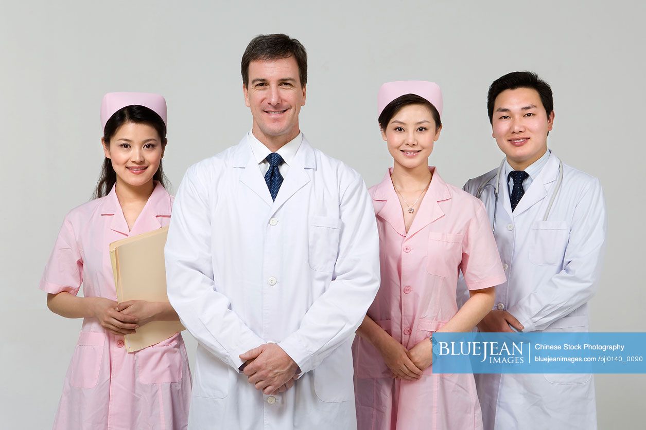 Doctors with nurses in pink uniforms-High-res stock photo for download