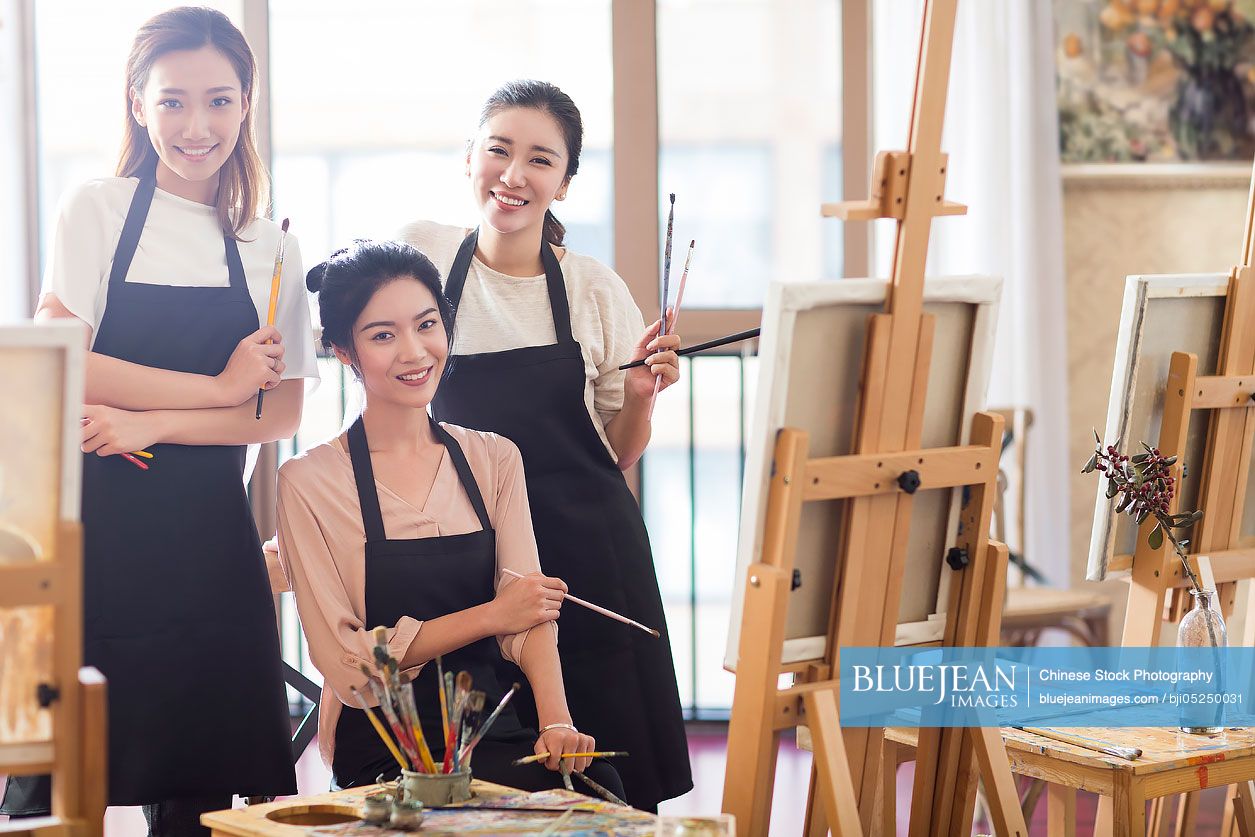 Young Chinese women painting in studio-High-res stock photo for download
