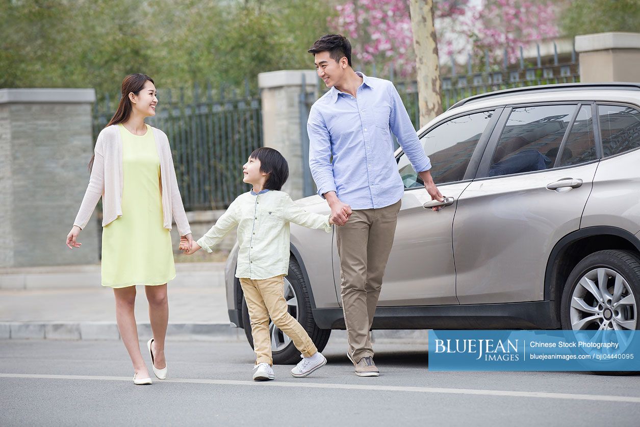 Happy young Chinese family and car-High-res stock photo for download