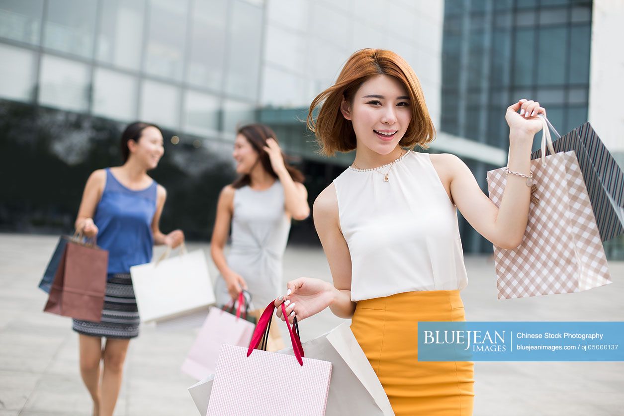 Best female friends shopping-High-res stock photo for download