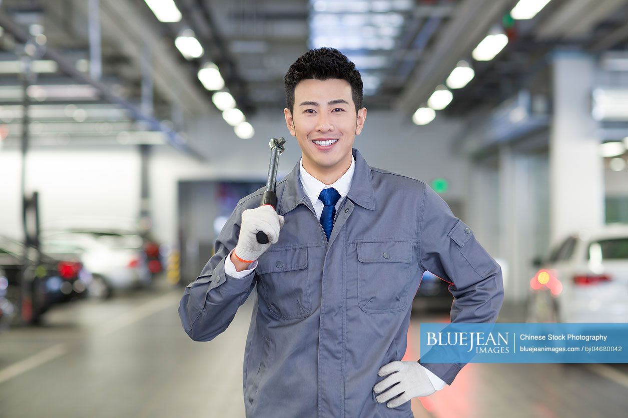 Chinese auto mechanic-High-res stock photo for download