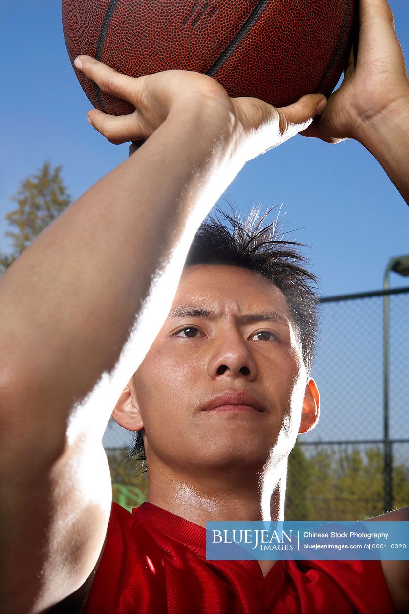 Chinese basketball player shooting hoops-High-res stock photo for download