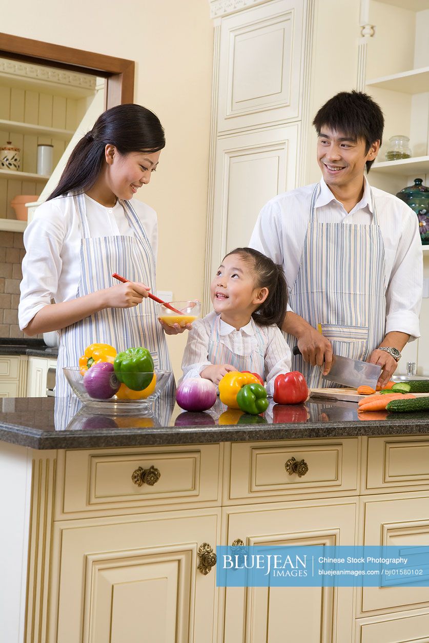 Portrait of a big Chinese family-High-res stock photo for download