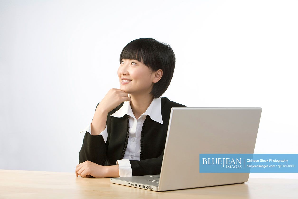 Chinese businesswoman in office-High-res stock photo for download