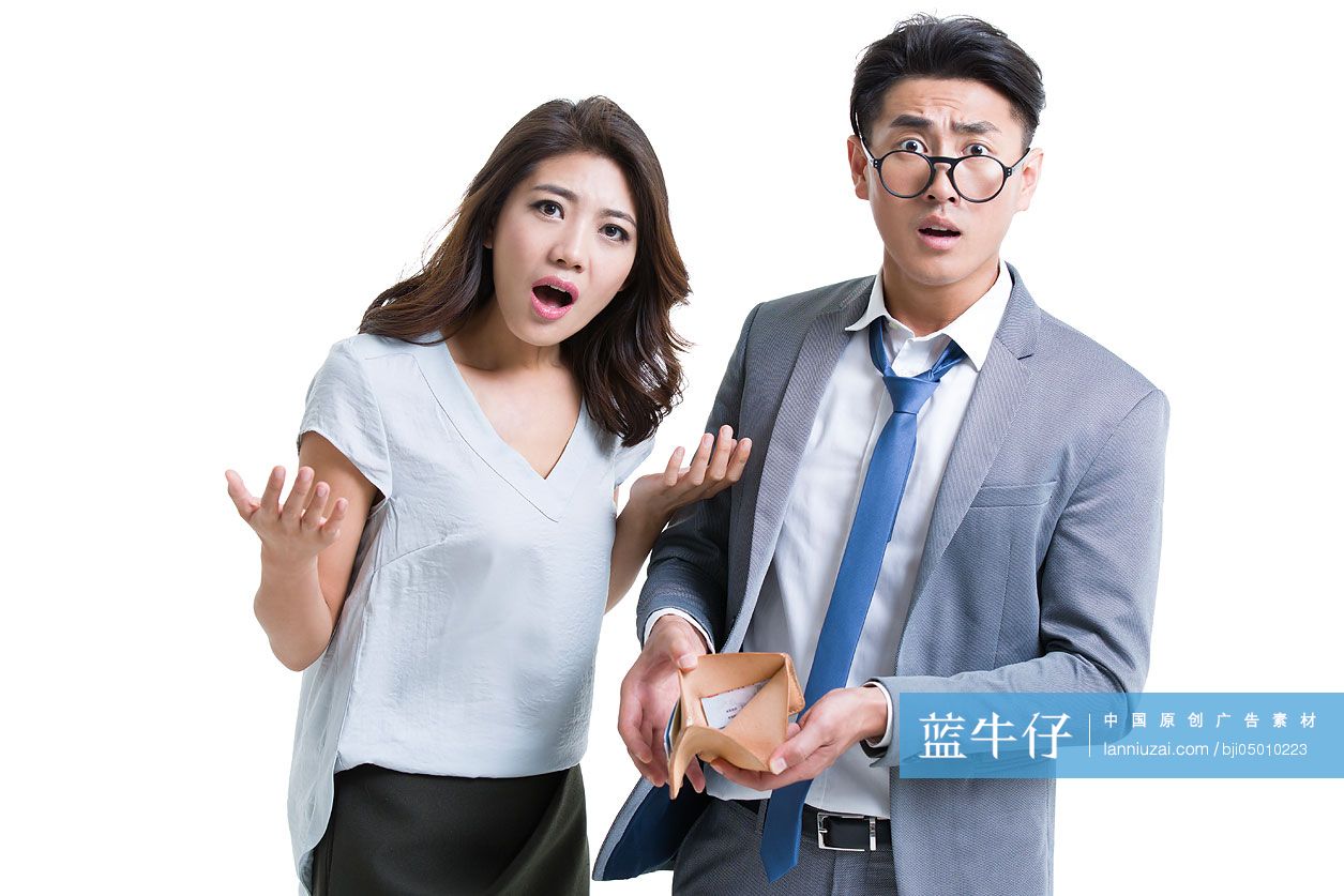 震惊的年轻夫妇拿着空钱包 蓝牛仔影像 中国原创广告影像素材
