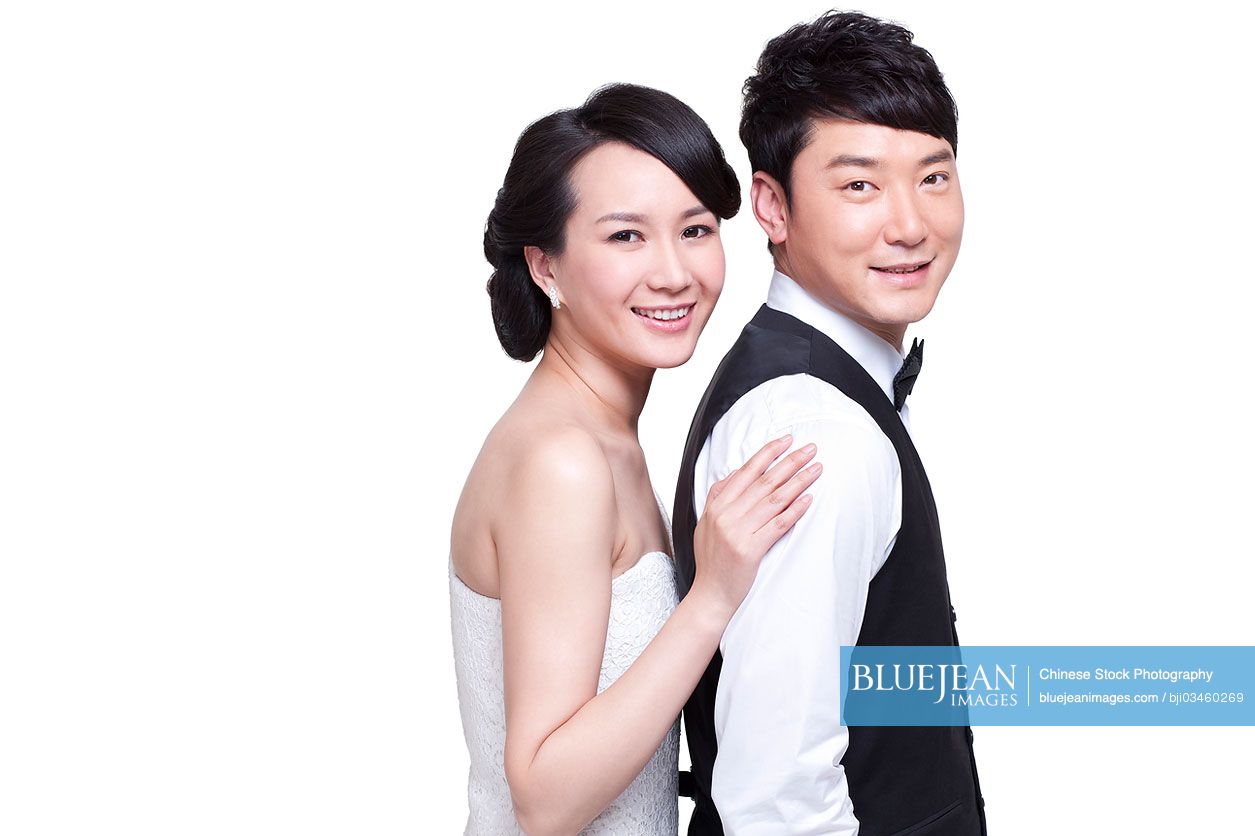 Portrait of sweet young Chinese couple-High-res stock photo for download