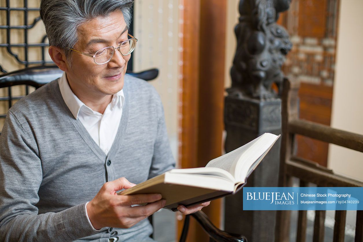 Senior Chinese man reading book-High-res stock photo for download