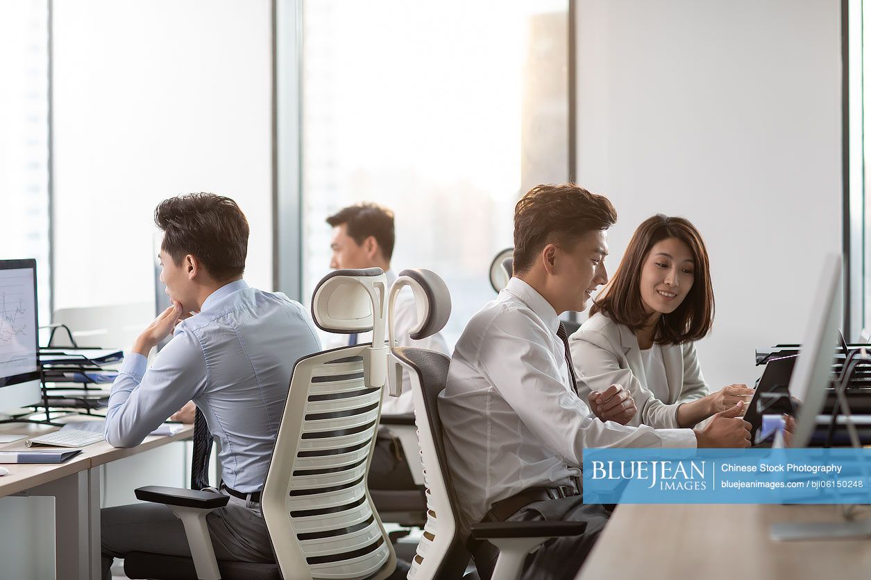 Chinese business people working in office-High-res stock photo for download