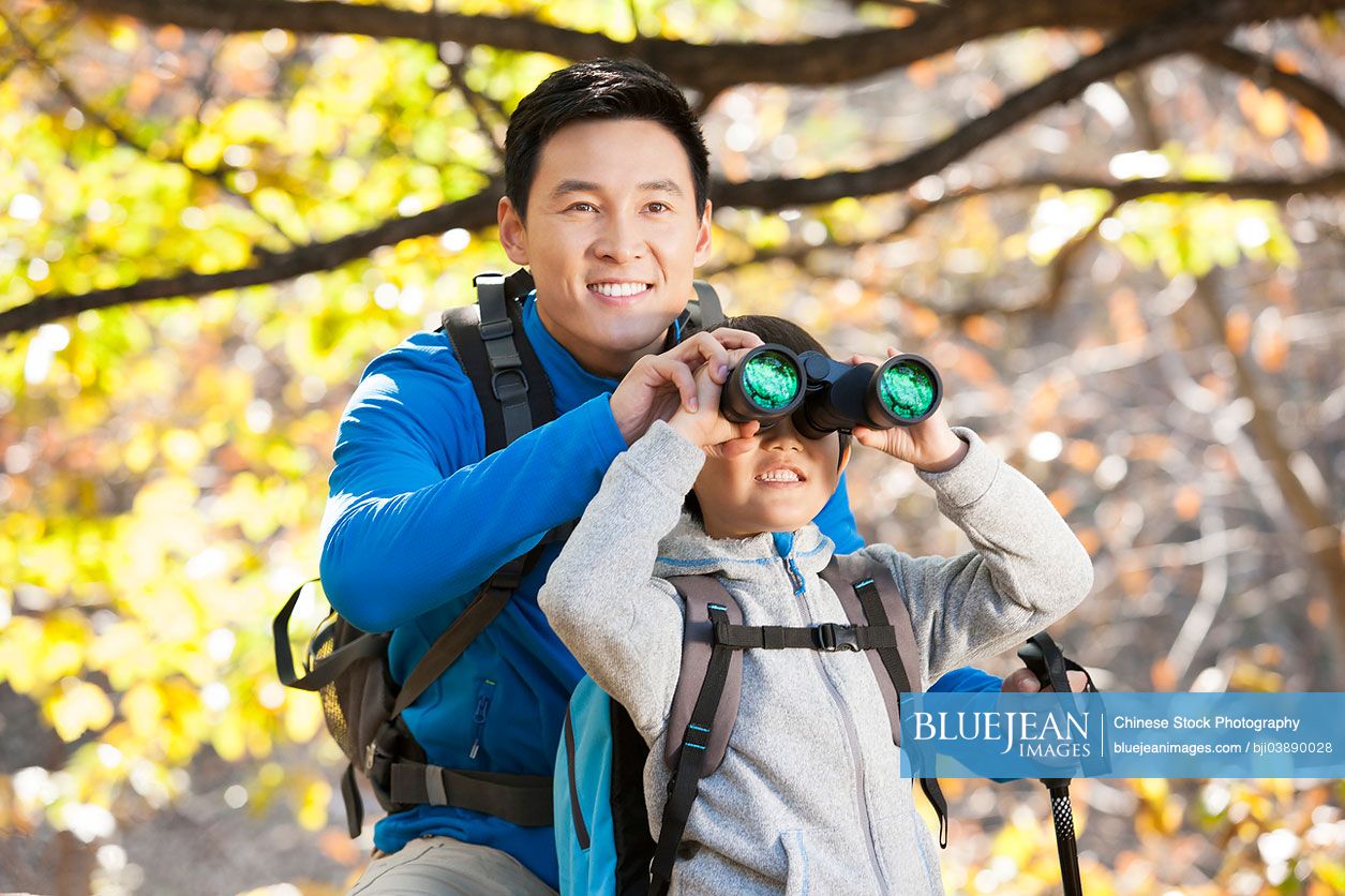 Cheerful Chinese father and son hiking-High-res stock photo for download