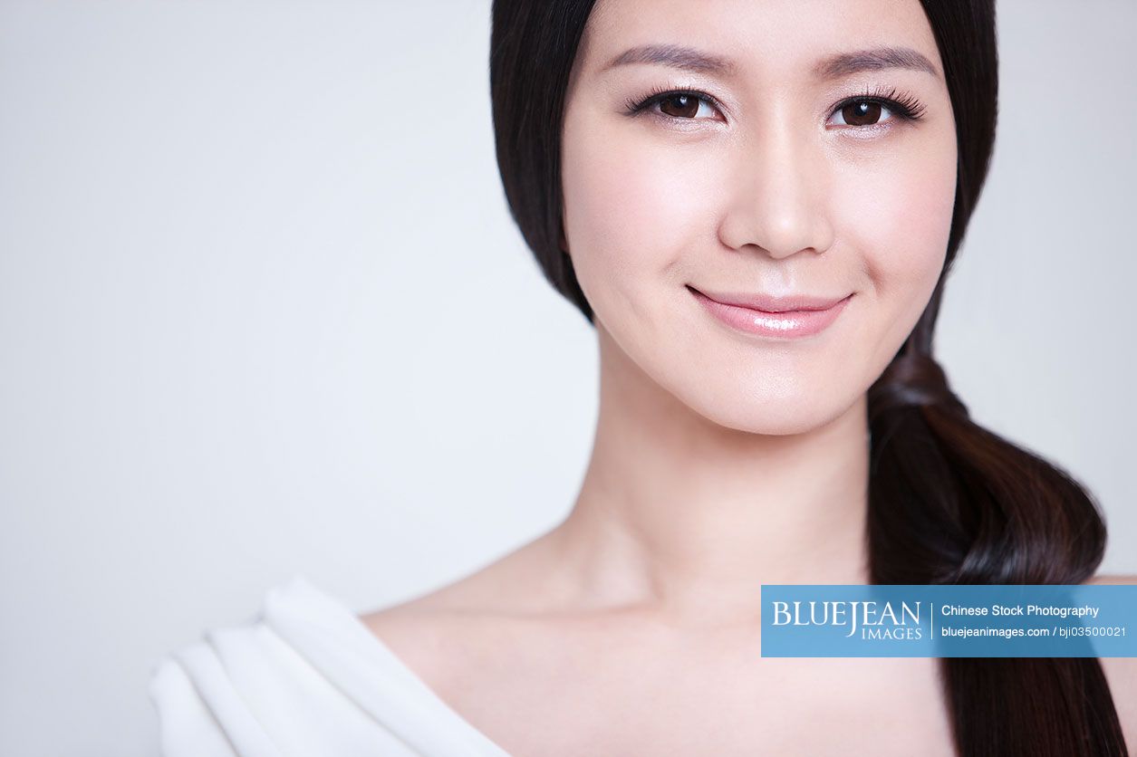 Beautiful young Chinese woman-High-res stock photo for download