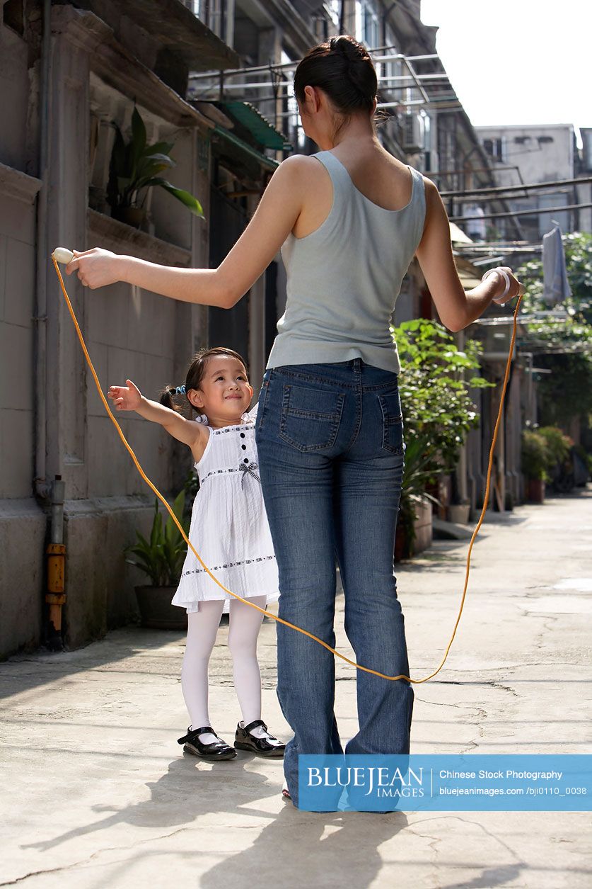 Chinese mother and daughter jumping rope-High-res stock photo for download